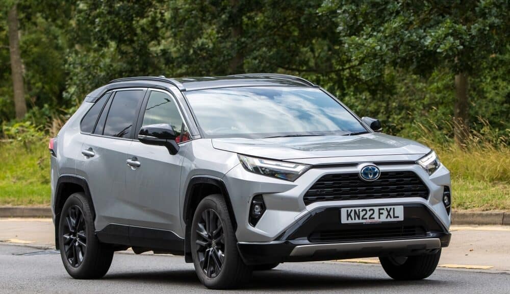 A Perfect Comparison Between Toyota RAV4 And Honda CR-V - DrivingTrendz