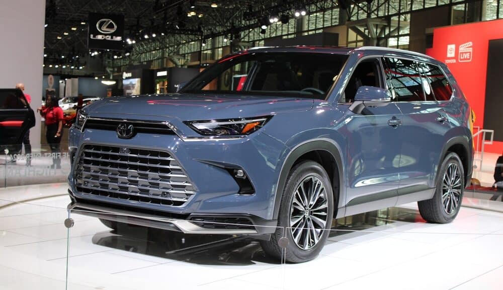 All New 2025 Toyota Highlander Hybrid Is Now Priced At $47,470 With ...